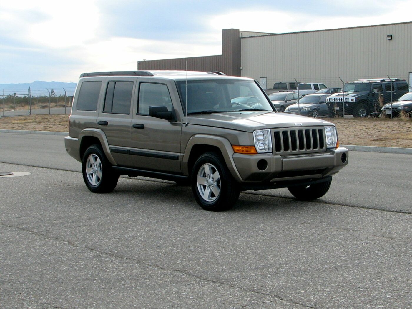 2005 - 2010 Jeep "XK" Commander | JeepSpecs.com