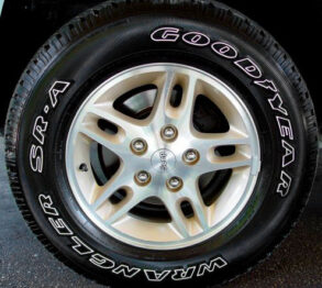Jeep WJ Grand Cherokee Factory Wheel & Tire Guide | JeepSpecs.com