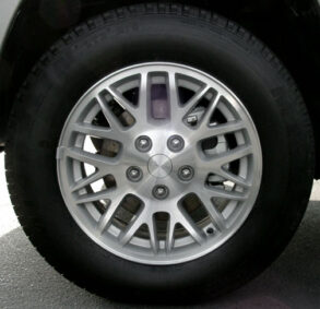 Jeep WJ Grand Cherokee Factory Wheel & Tire Guide | JeepSpecs.com