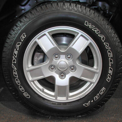 Jeep WK Grand Cherokee Wheels and Tires | JeepSpecs.com