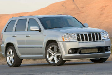Third-Generation "WK" Jeep Grand Cherokee Guide | JeepSpecs.com