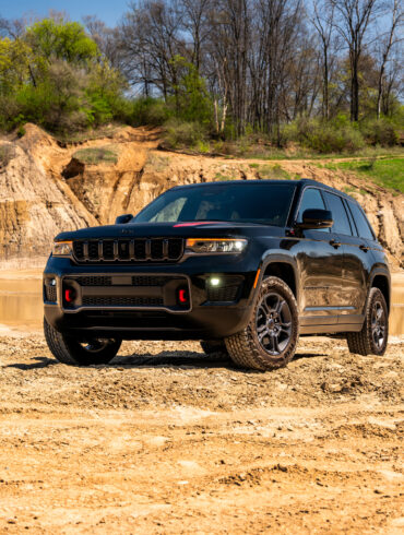 2027 Jeep Grand Cherokee Revives Trailhawk and Overland Models ...
